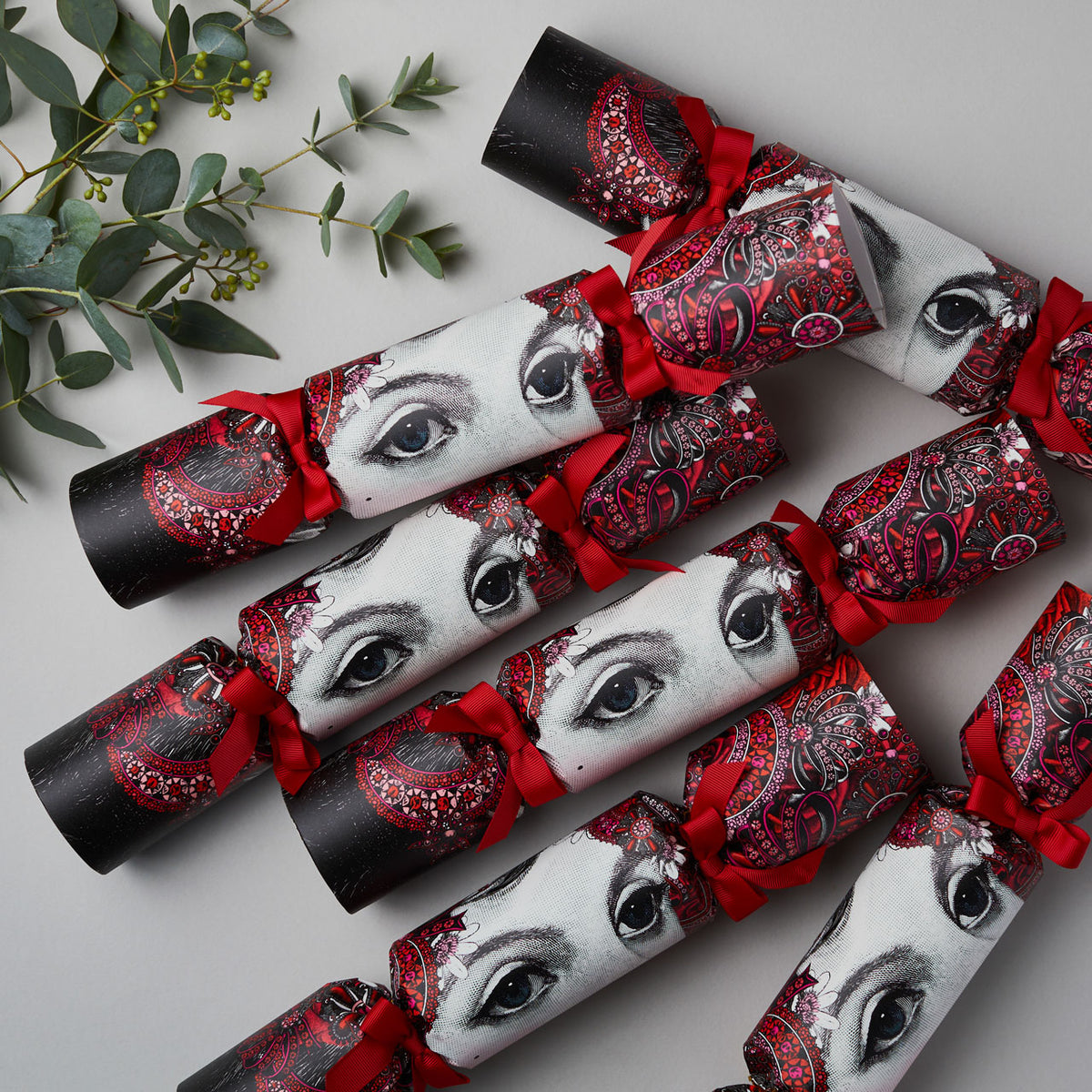 Christmas Lady Luxury Candle Christmas Crackers | Chase and Wonder